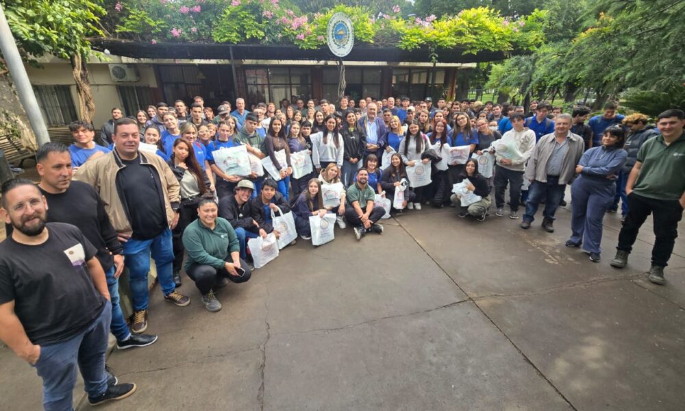 Entrega Bolsones Escolares en Parques y Paseos – Sindicato De ...
